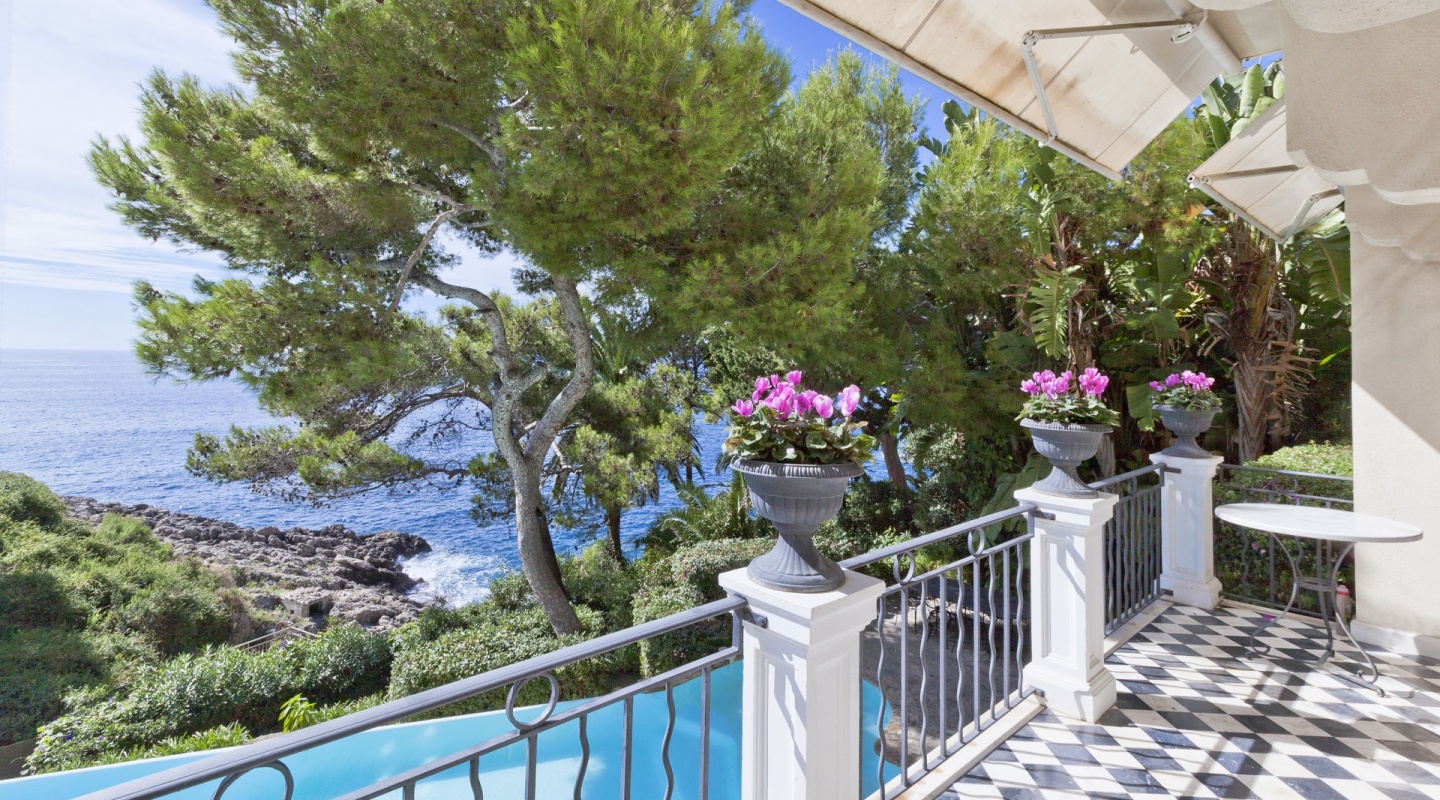 Waterfront House in Cap d'Ail, France For Sale - Verzun